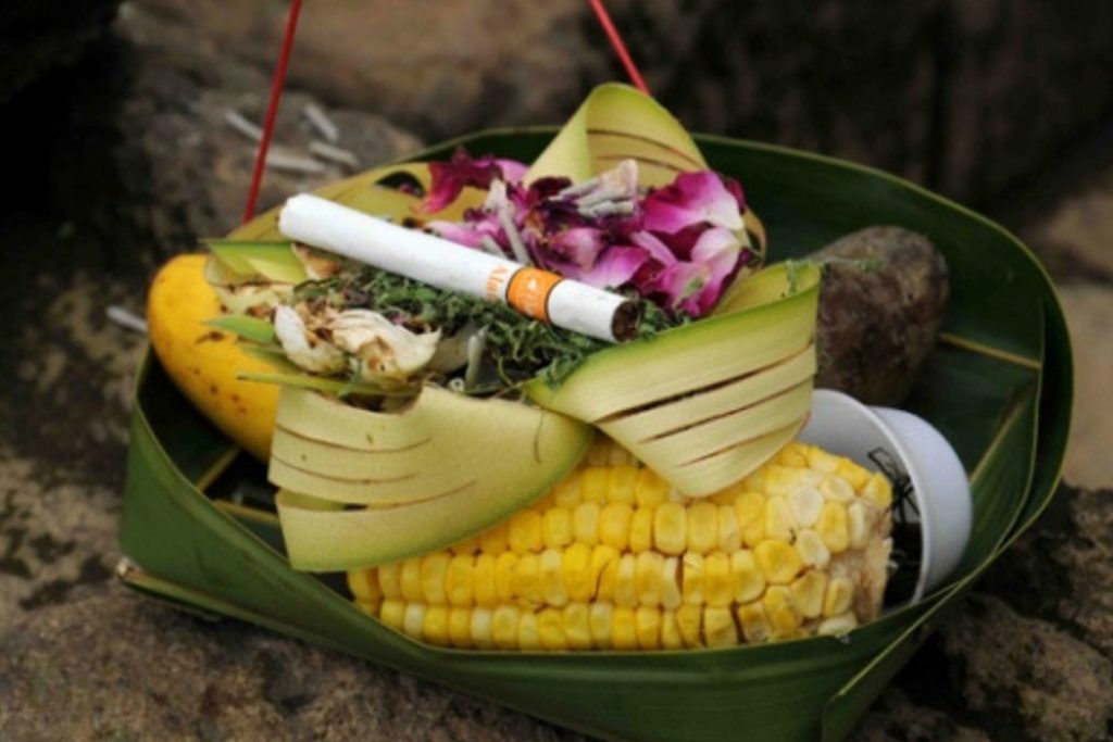 Kretek Dalam Sesaji dan Pembagian Ruang pada Pura Hindu Bali ...