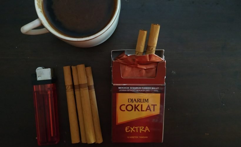 Review Rokok Djarum Coklat Extra, Cocok di Cuaca Dingin - Komunitas Kretek