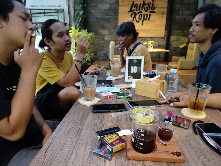 Manfaat Rokok Bagi Masyarakat Indonesia - Komunitas Kretek