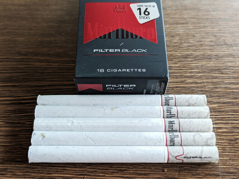Marlboro Filter Black, Fruity dan Gurih? - Komunitas Kretek