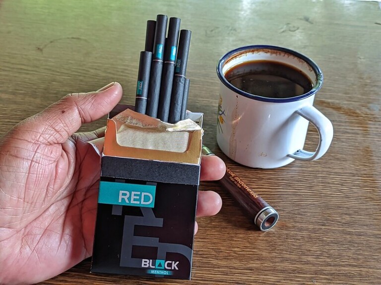 Macam-macam Rokok Warna Hitam yang Wajib Dicoba