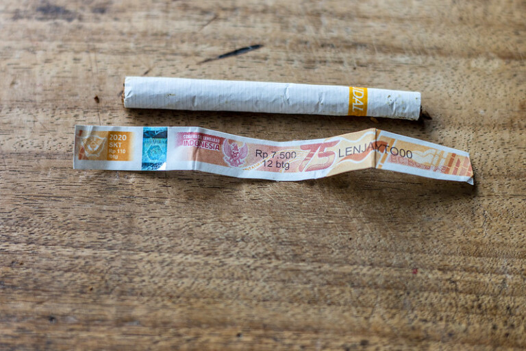 Mengenal Bahan Pita Cukai Rokok - Komunitas Kretek