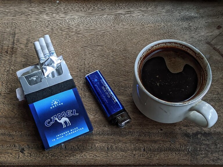 Rokok Warna Biru di Pasaran, dari Djarum hingga Chief - Komunitas Kretek