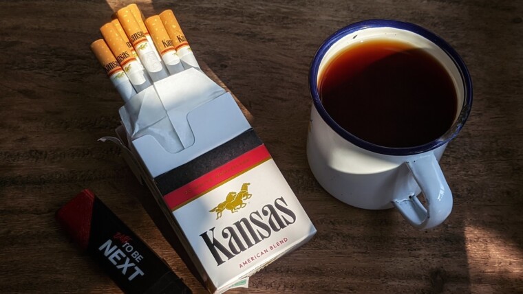 Alasan Etalase Rokok Warung Madura Selalu Tertata Rapi